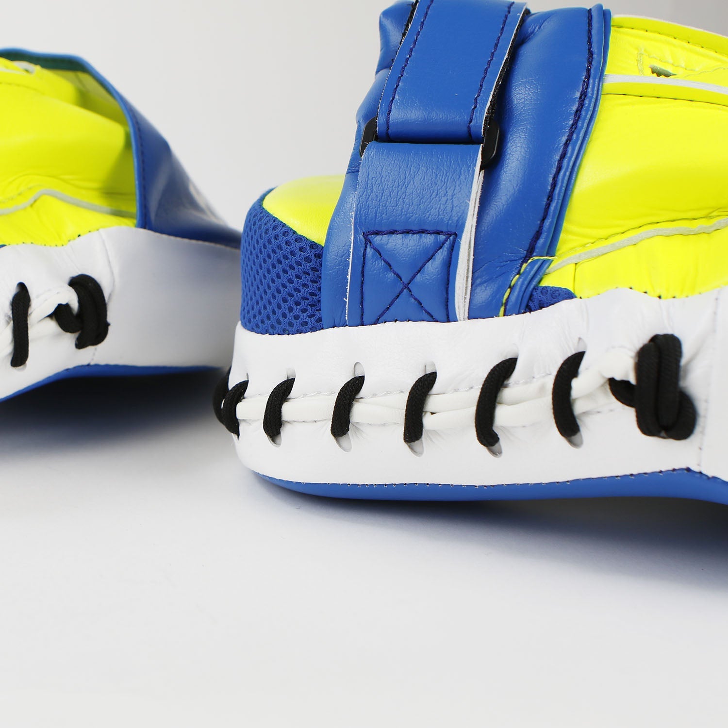 Isami Japan Boxing Punching Mitt - High-Quality Training Gear